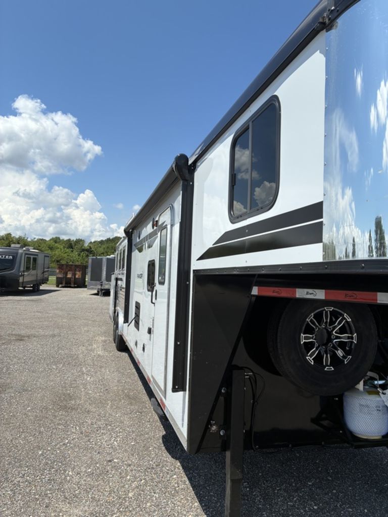 2026-Bison-Ranger-3-Horse-Side-Load-Gooseneck-Trailer-with-15′-Living ...